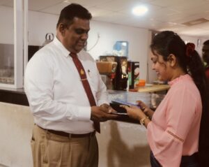 14 – Scanning VC’s QR Code | Faculty of Arts